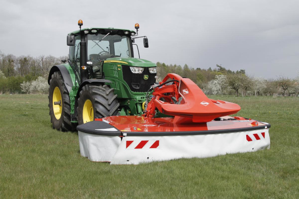 Kuhn disc mower with front conditioner - Slecoma